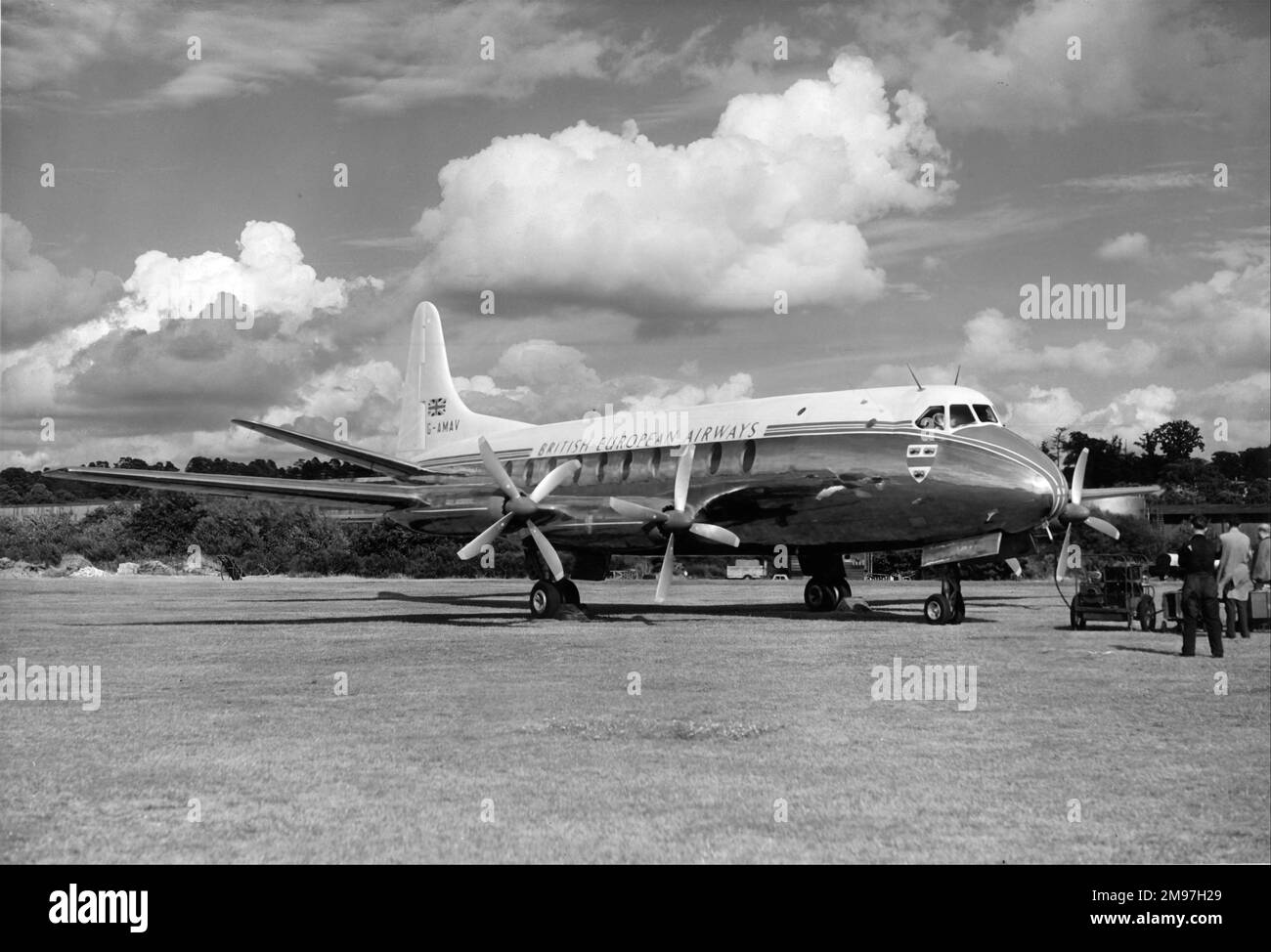 Vickers 700 Viscount (forward view, on the ground) of BEA's G-AMAV ...