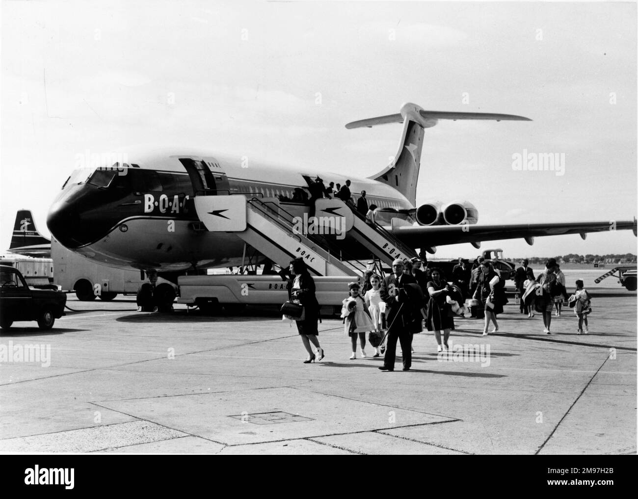 Vickers 1106 VC-10 (forward view)-BOAC disembarking passengers Stock ...
