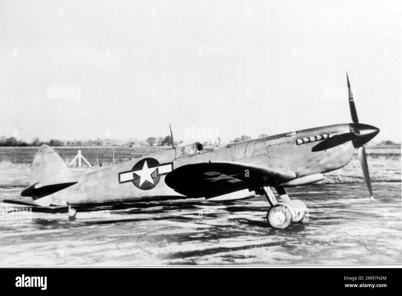Supermarine Spitfire PR XI, MB950 of 14th Squadron, 7th Photo-Reconn ...