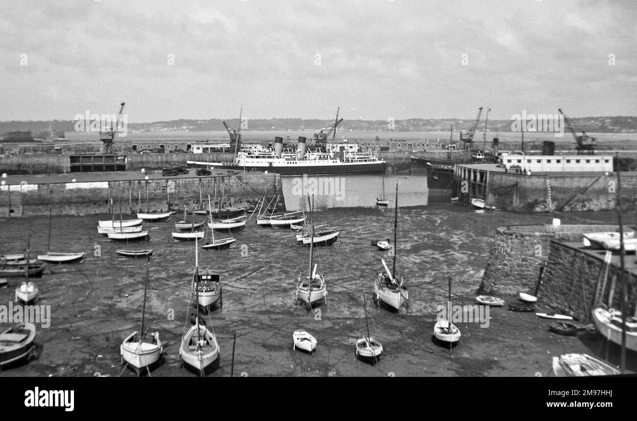 1920s fishing boats hi-res stock photography and images - Alamy