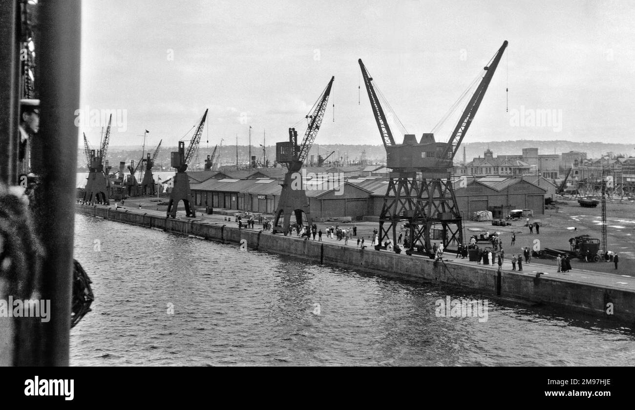 Shipping dock 1920s hi-res stock photography and images - Alamy