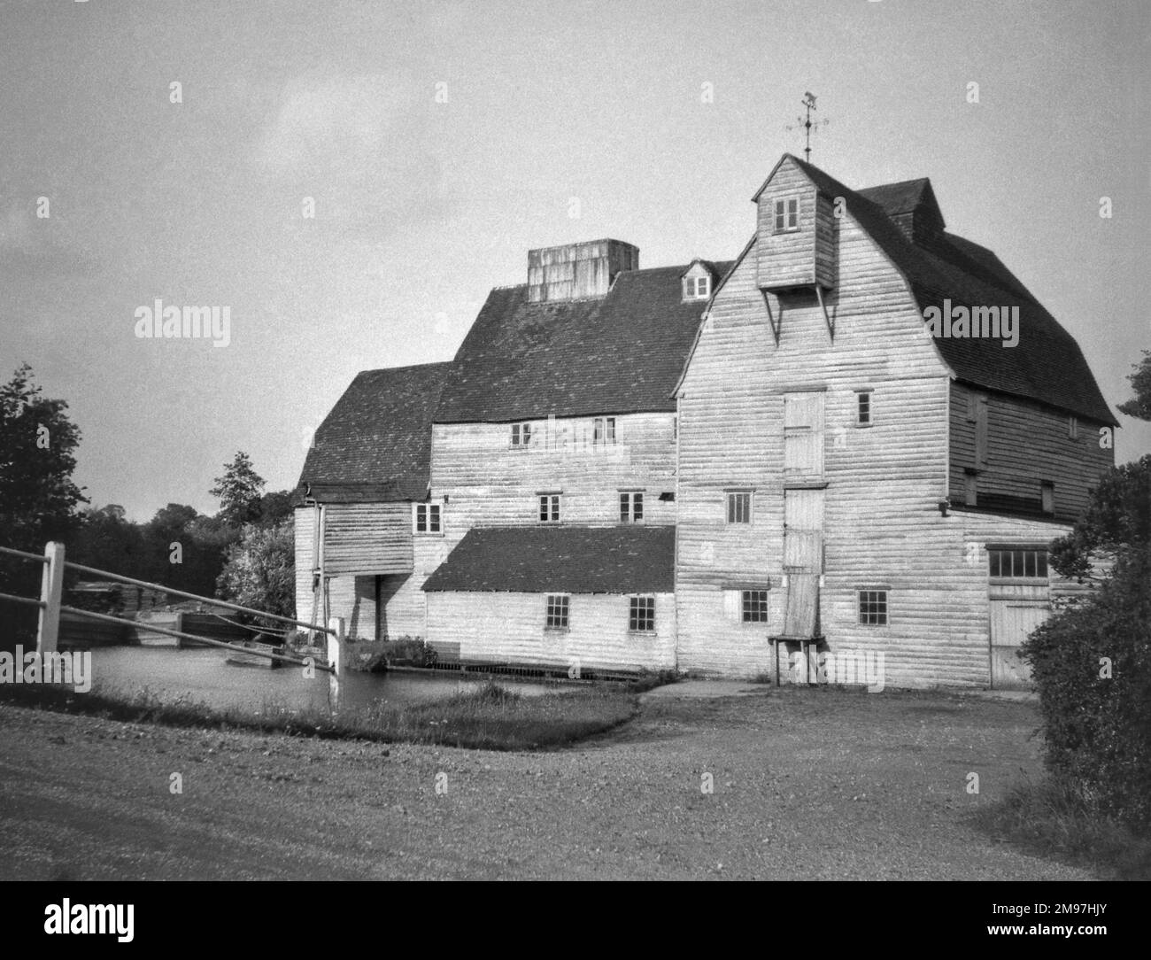 Large wooden barn barns hi-res stock photography and images - Alamy
