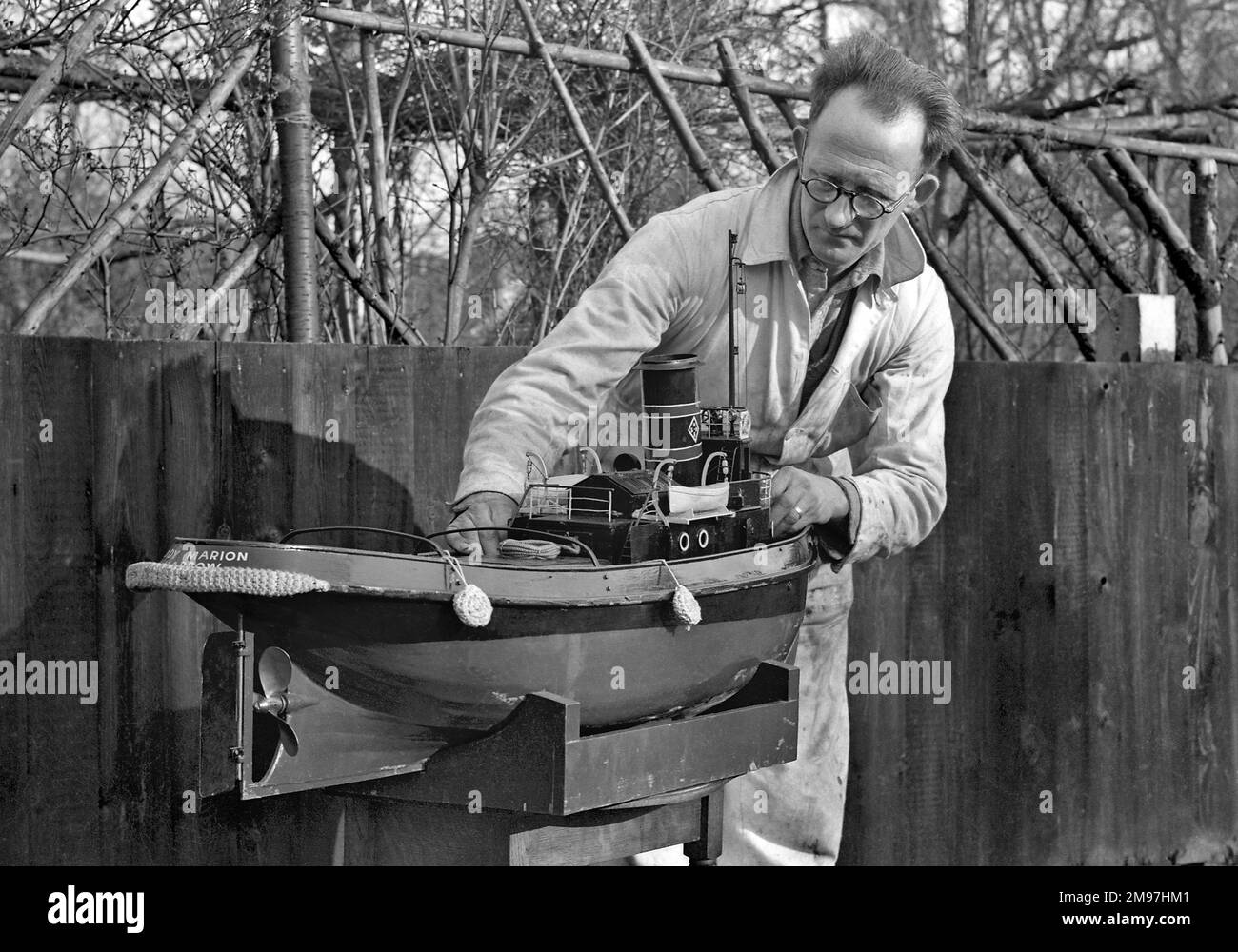 1930s man back hi-res stock photography and images - Alamy