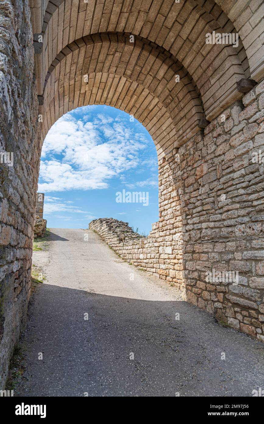 Ancient arch of a medieval wall Stock Photo - Alamy