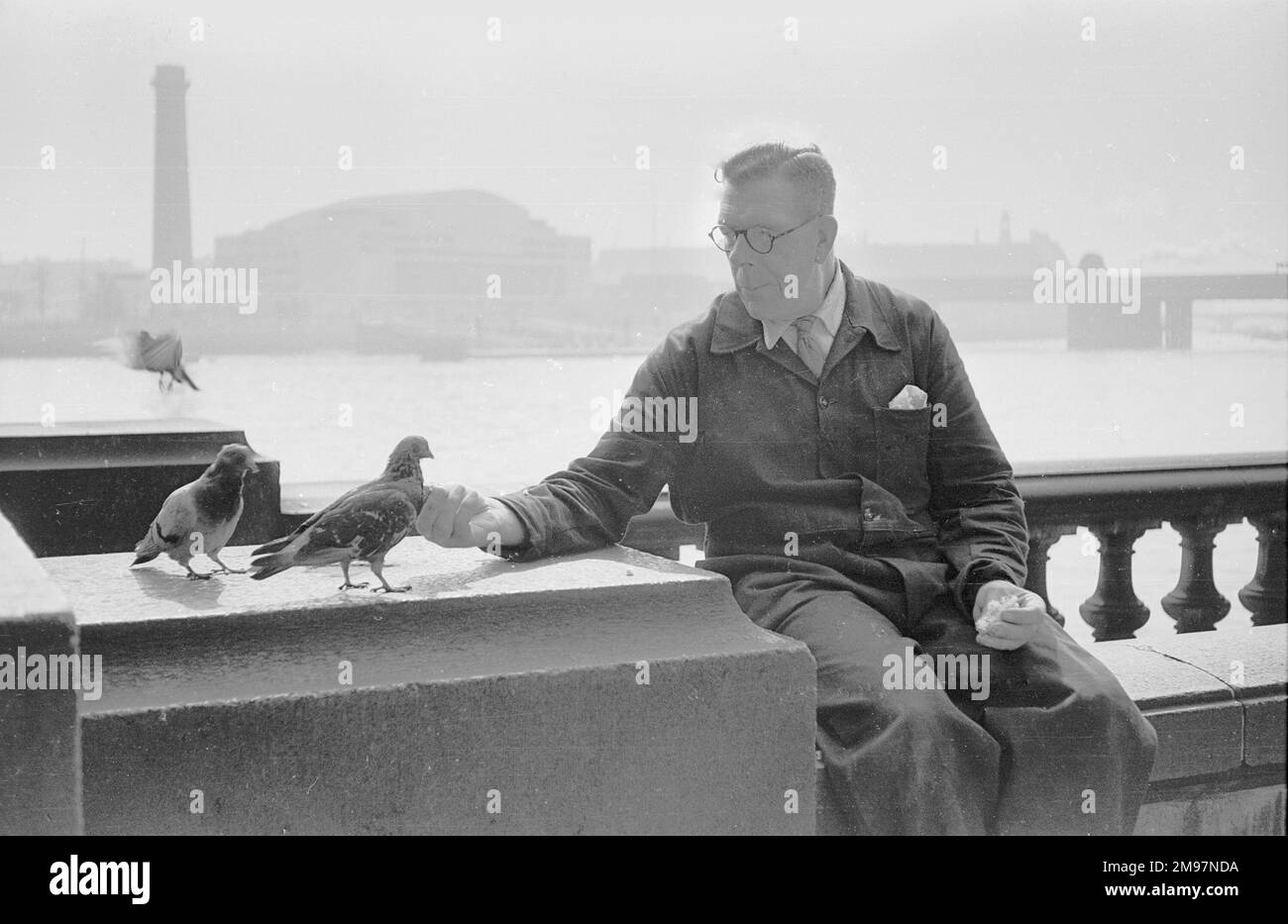 Embankment river thames london Black and White Stock Photos & Images ...