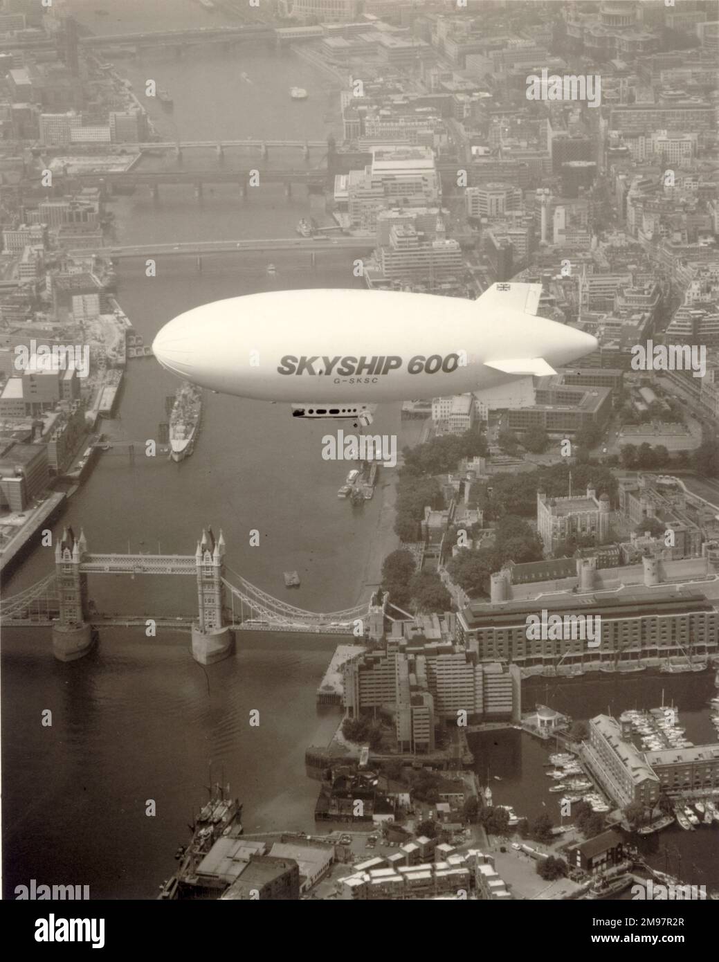 Airship industries skyship 600 hi-res stock photography and images - Alamy