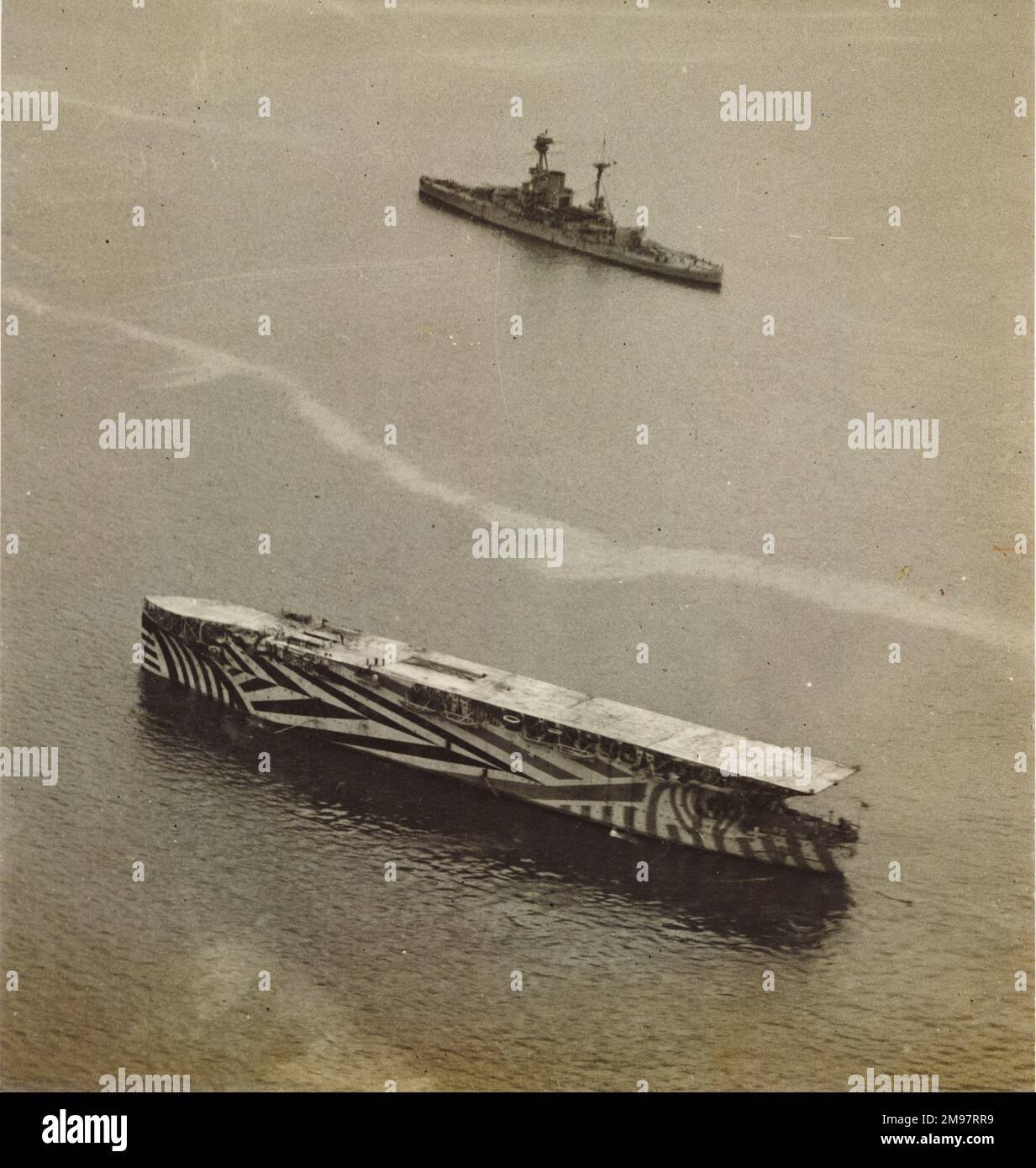 Hms argus i49 hi-res stock photography and images - Alamy