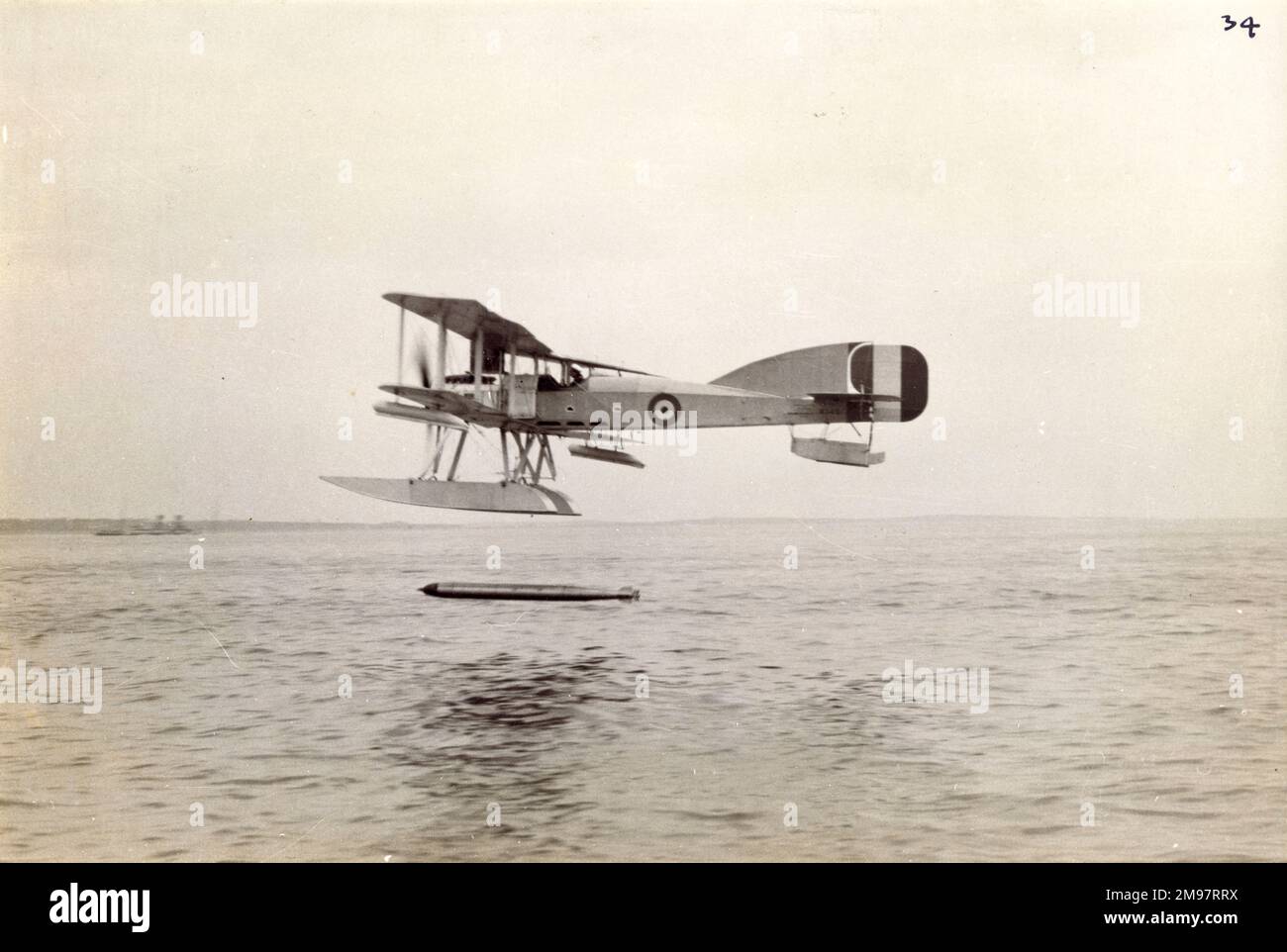 Short Type 184 Seaplane during torpedo practice Stock Photo - Alamy