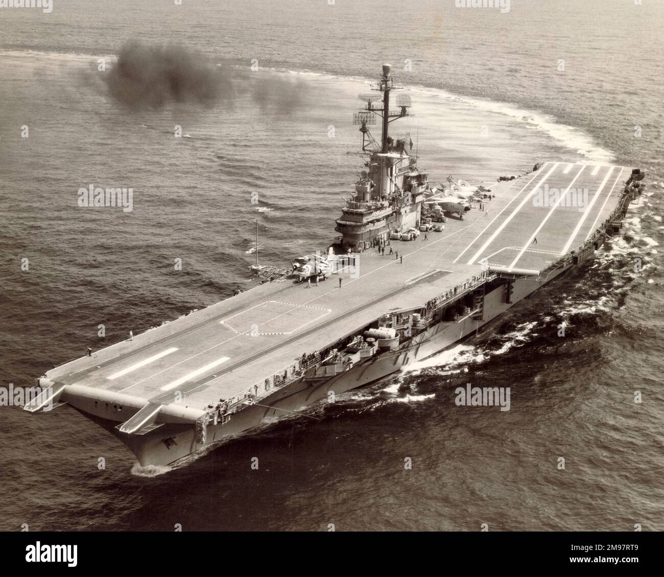 USS Intrepid (CV-11) c.April 1960 Stock Photo - Alamy
