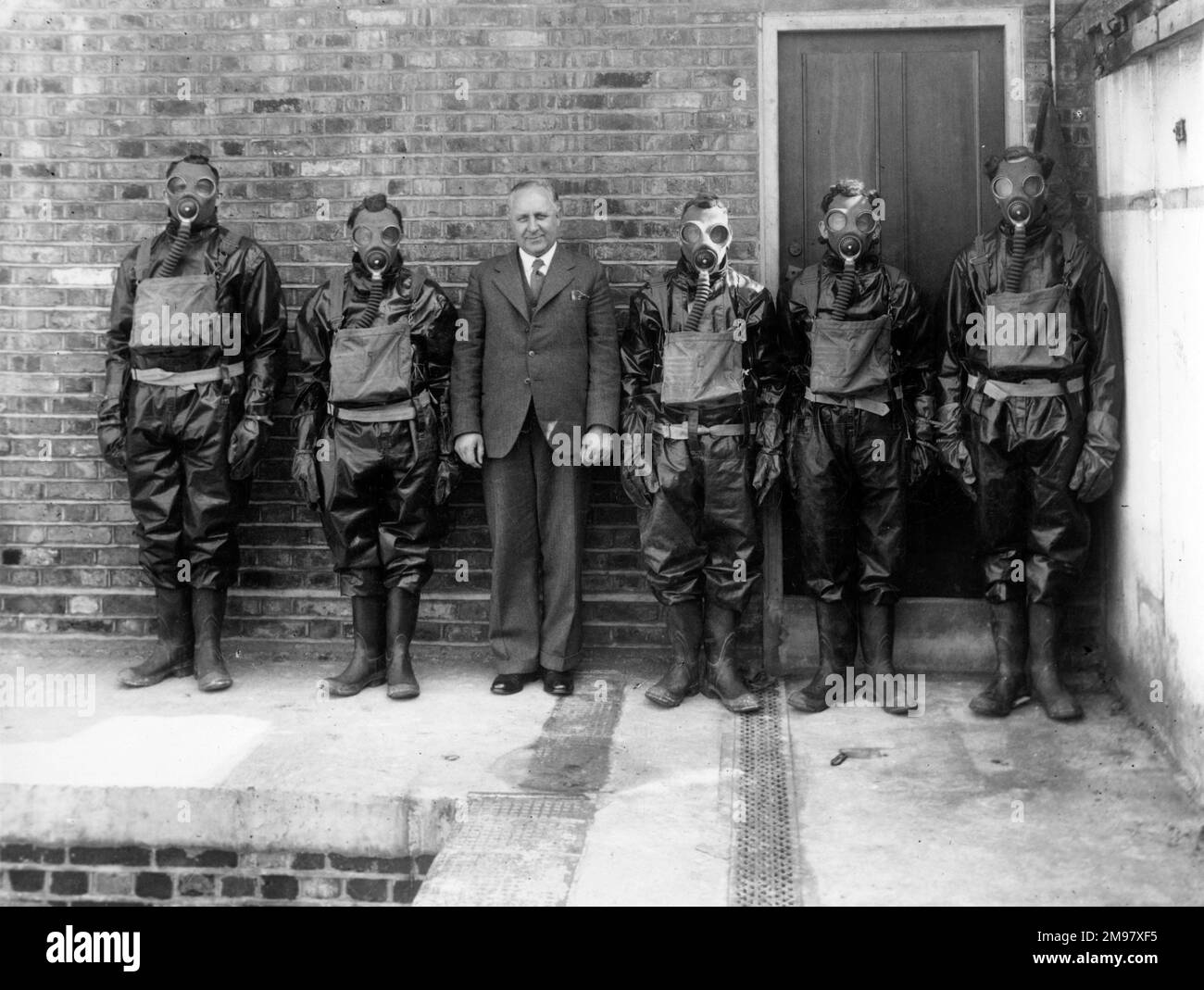 Gas mask wwii hi-res stock photography and images - Alamy
