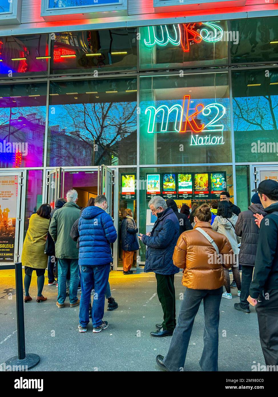 Movie theater exterior line hi-res stock photography and images - Alamy