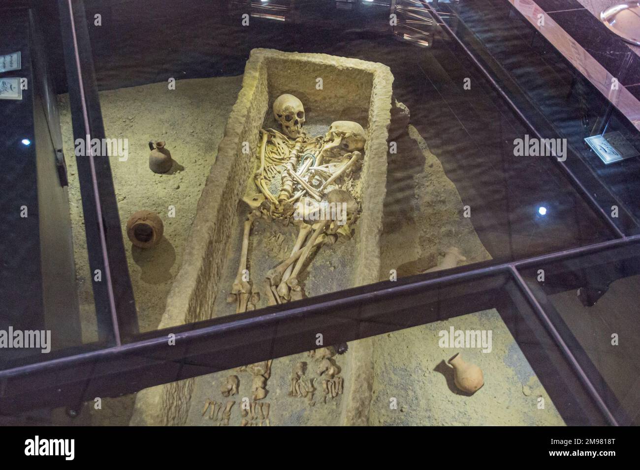 Skull hill tomb hi-res stock photography and images - Alamy