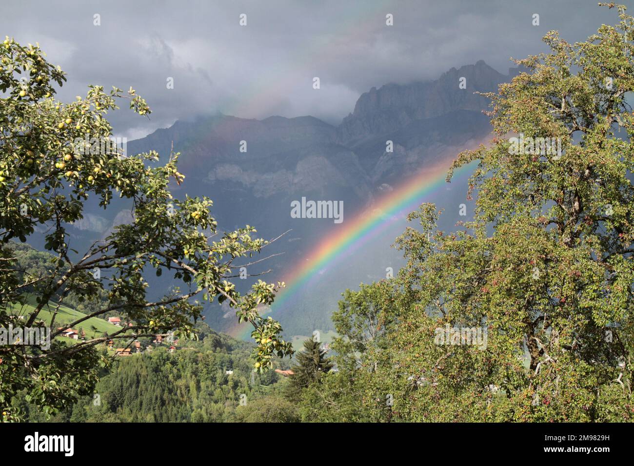 Arc en ciel de couleurs hi-res stock photography and images - Alamy