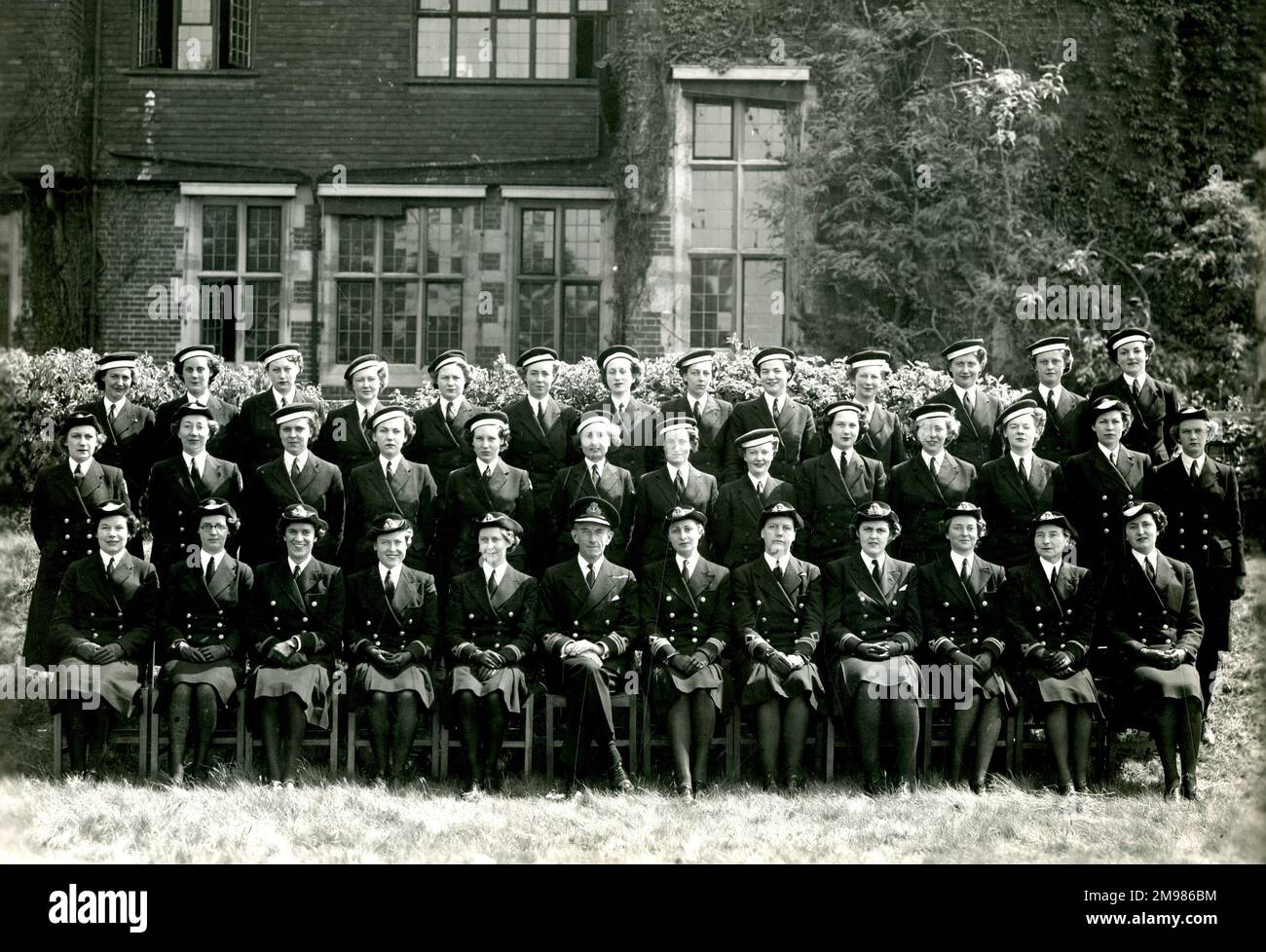Group photo at OCTU (Officer Cadet Training Unit), Framewood Manor ...