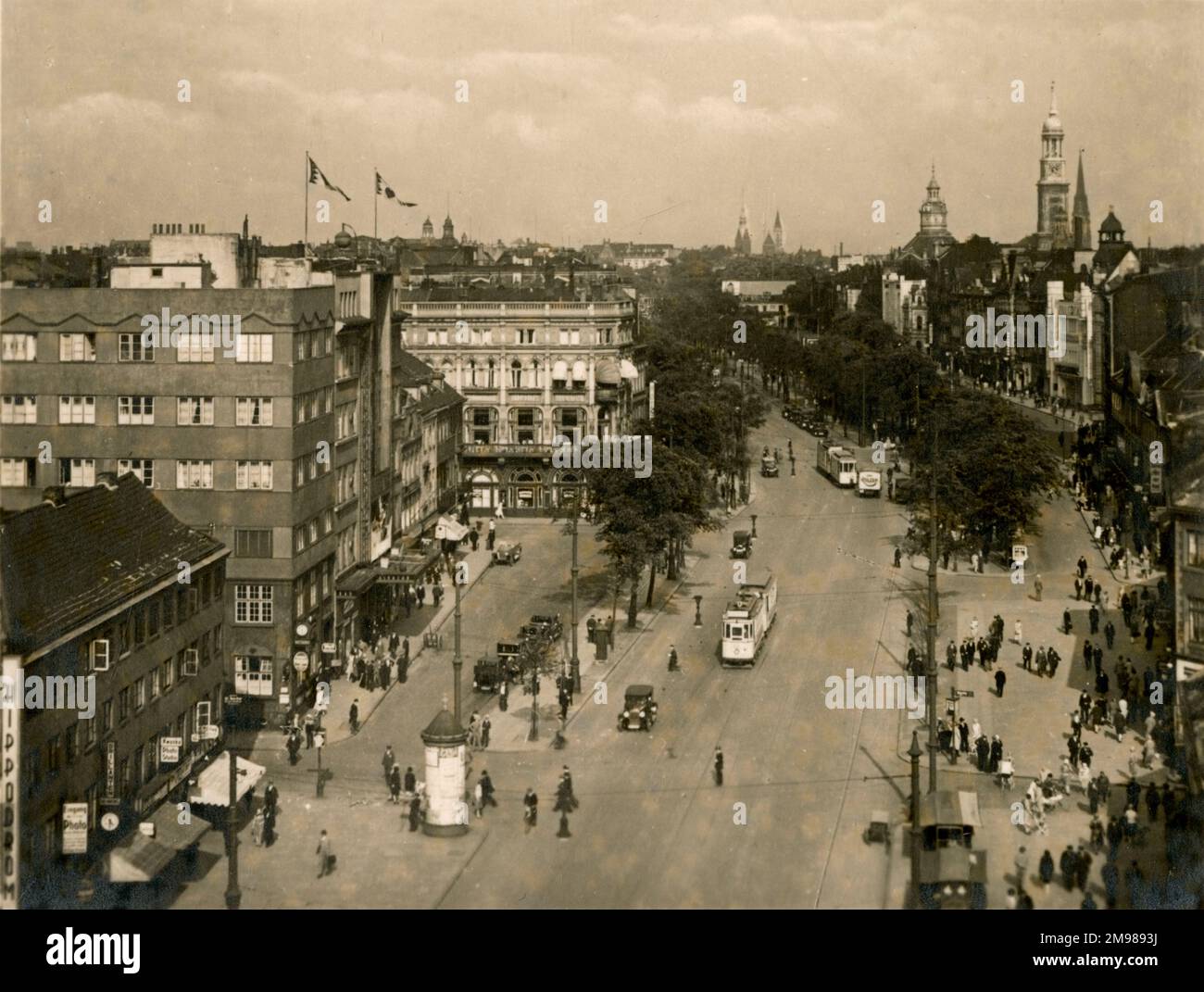 Hamburg, Germany - Reeperbahn, main street of the St Pauli district ...