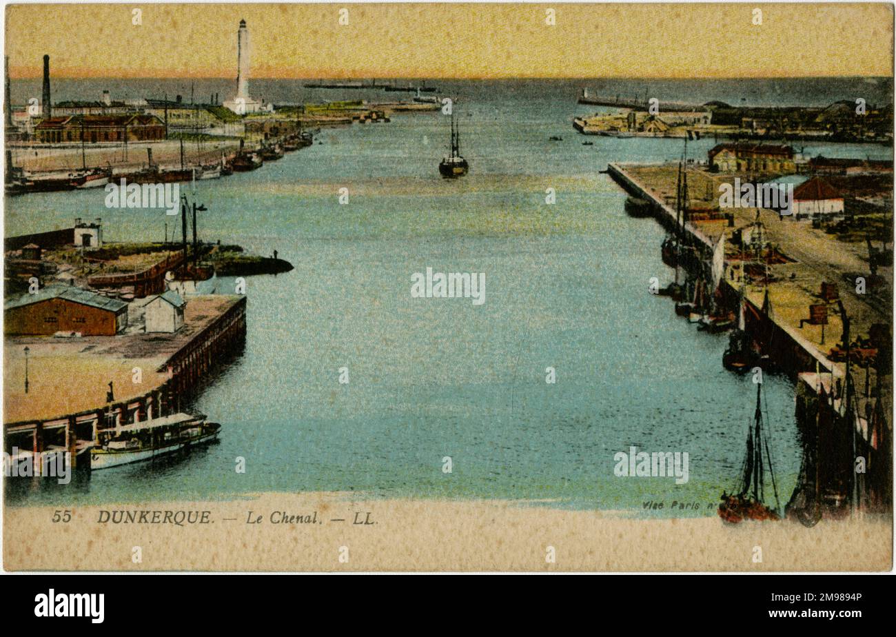 Dunkirk, France - the channel, entrance to the port Stock Photo - Alamy