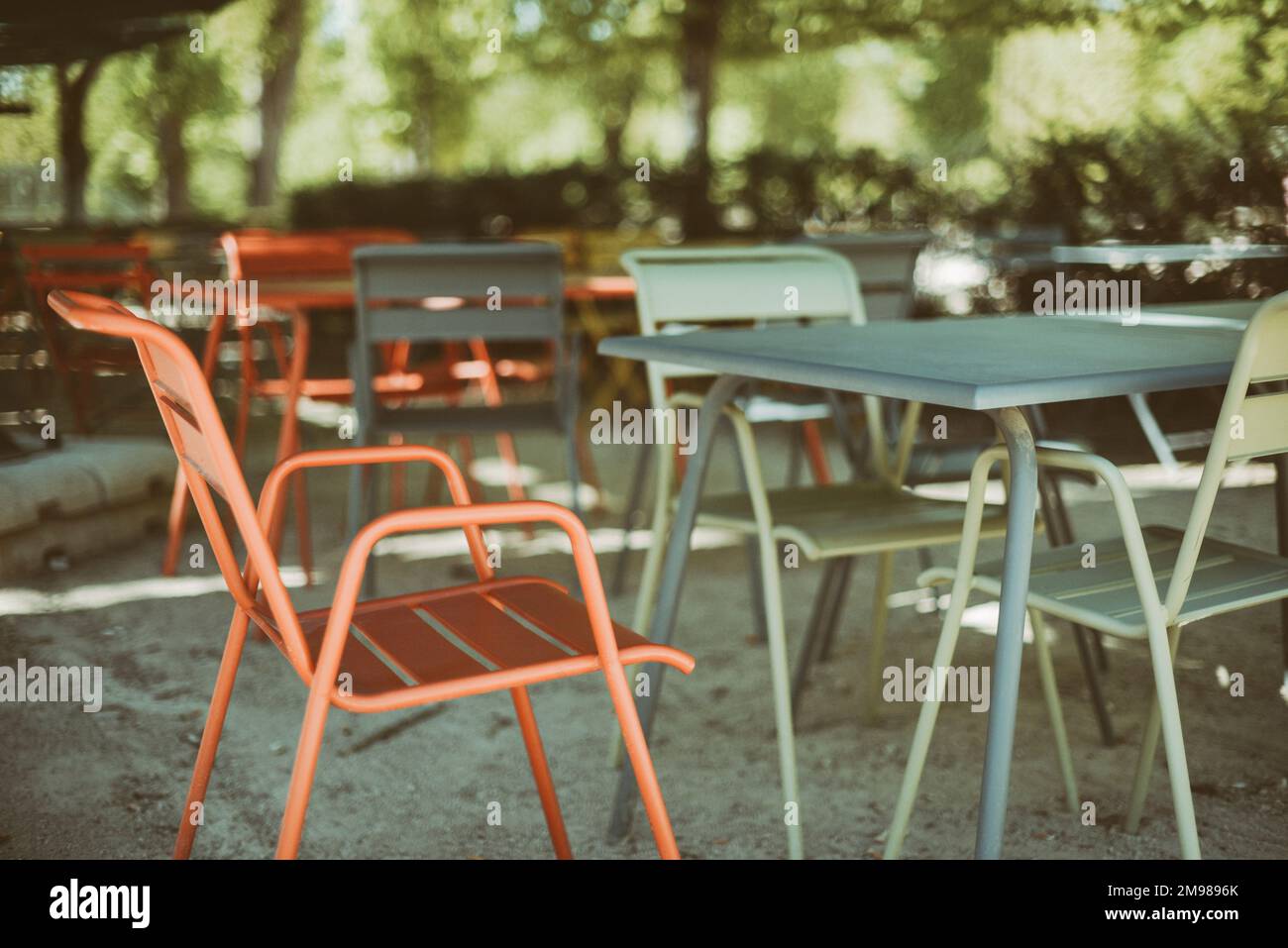 Empty park tables hi-res stock photography and images - Alamy