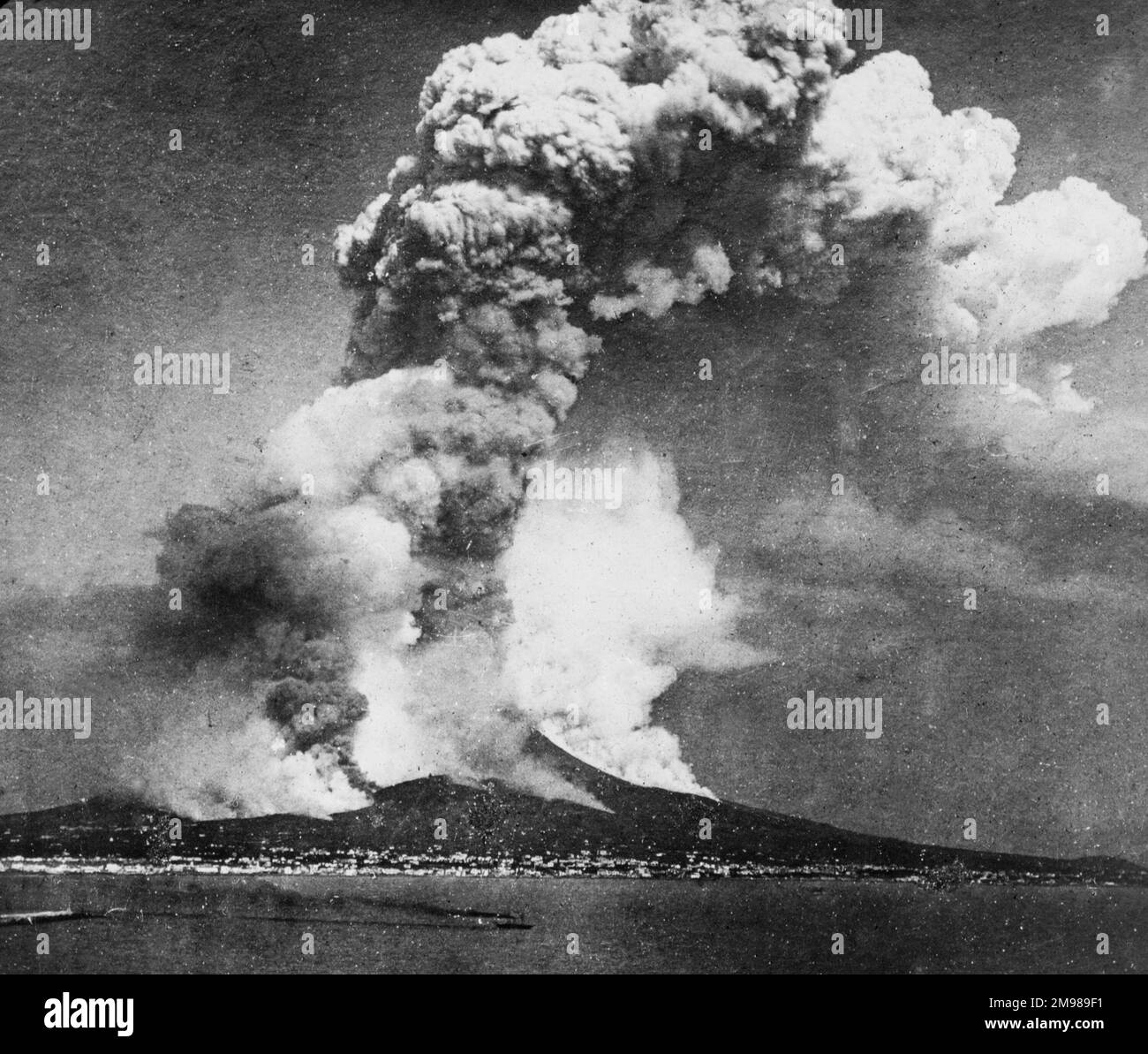 The vesuvius erupting Black and White Stock Photos & Images - Alamy