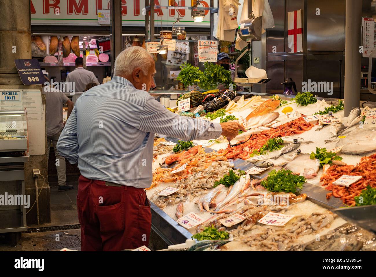 Genoa market hi-res stock photography and images - Alamy