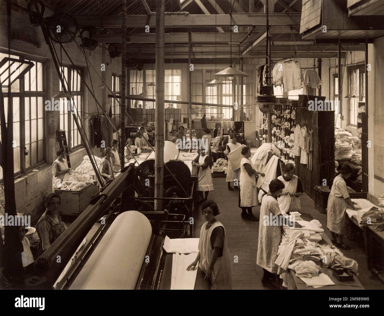 Women in a laundry hi-res stock photography and images - Alamy