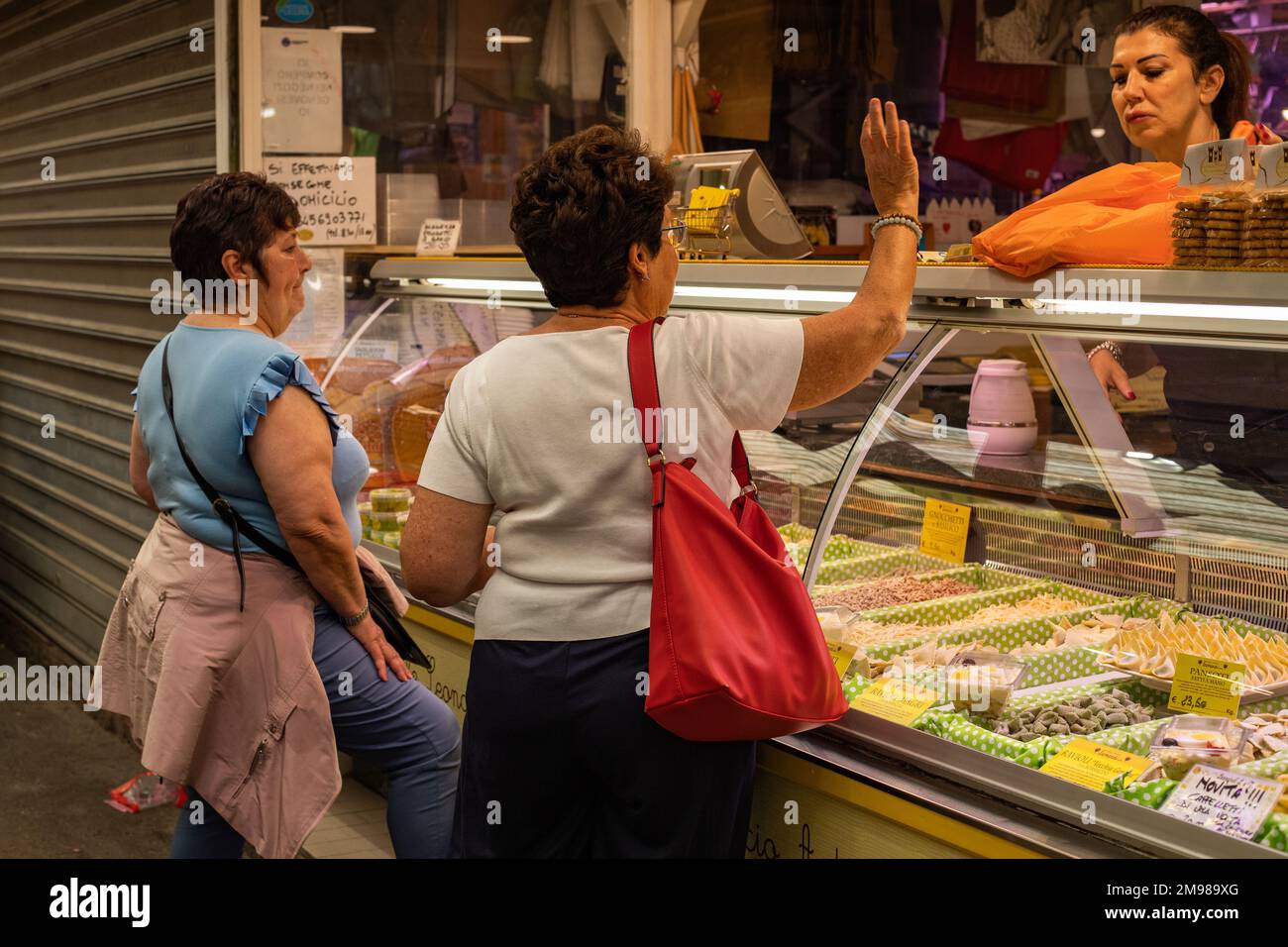 Genoa market hi-res stock photography and images - Alamy