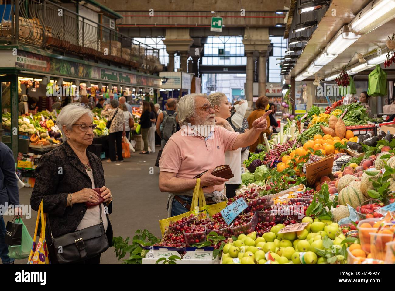 Genoa market hi-res stock photography and images - Alamy