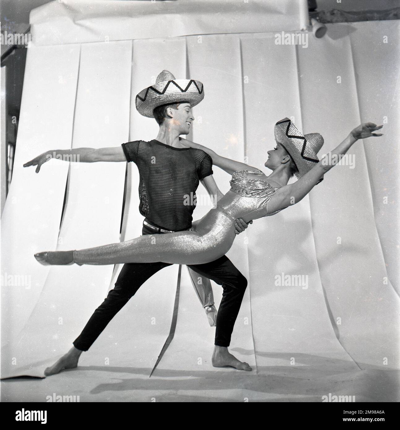 Dancers in sombreros Stock Photo - Alamy
