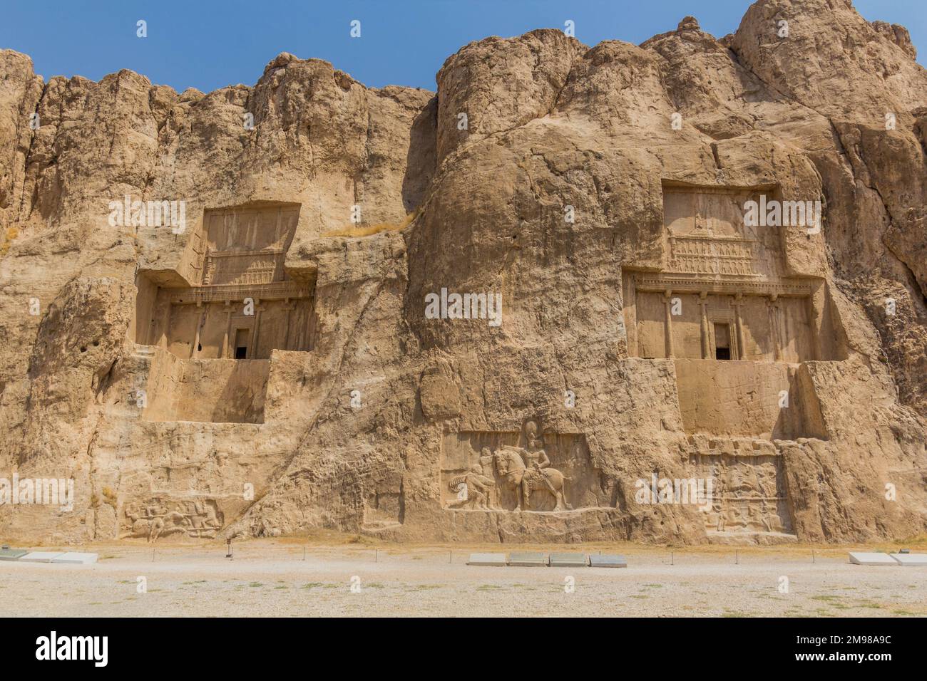 Persian tombs hi-res stock photography and images - Alamy