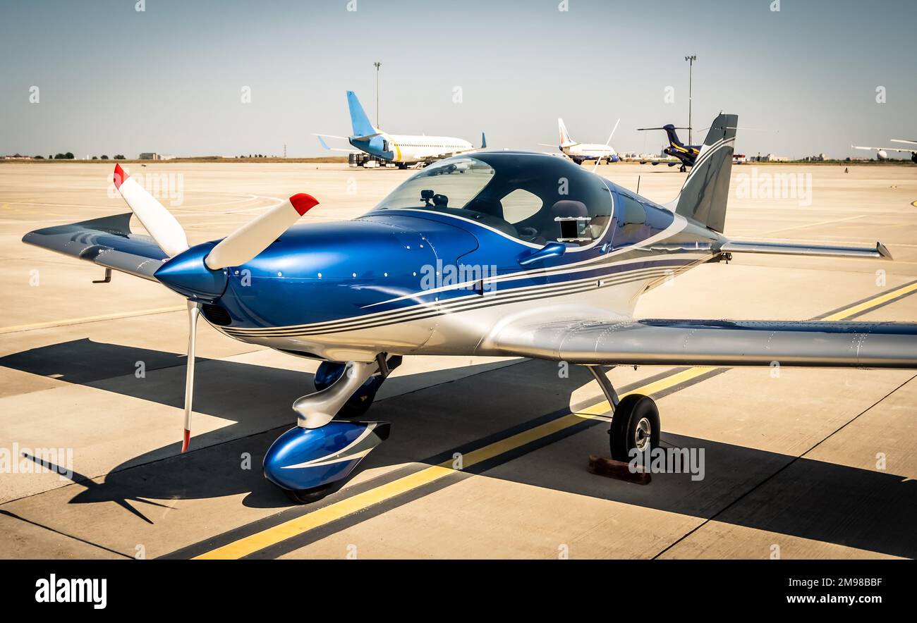 Shiny plane hi-res stock photography and images - Alamy