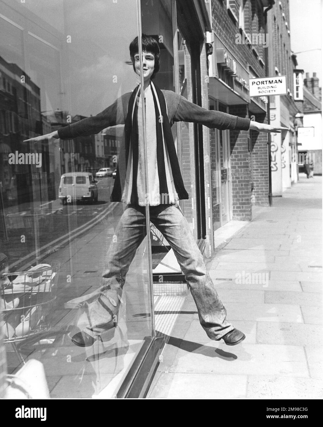 Harry worth mirror hi-res stock photography and images - Alamy