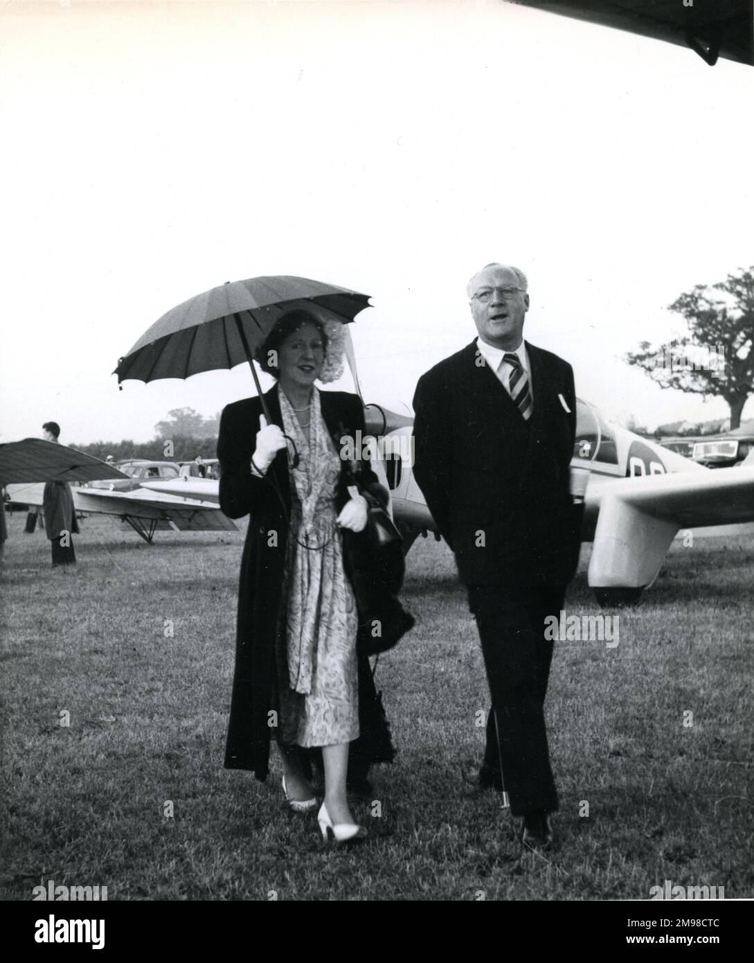 Sir Ralph and Lady Sorley at the 1953 Royal Aeronautical Society Garden ...