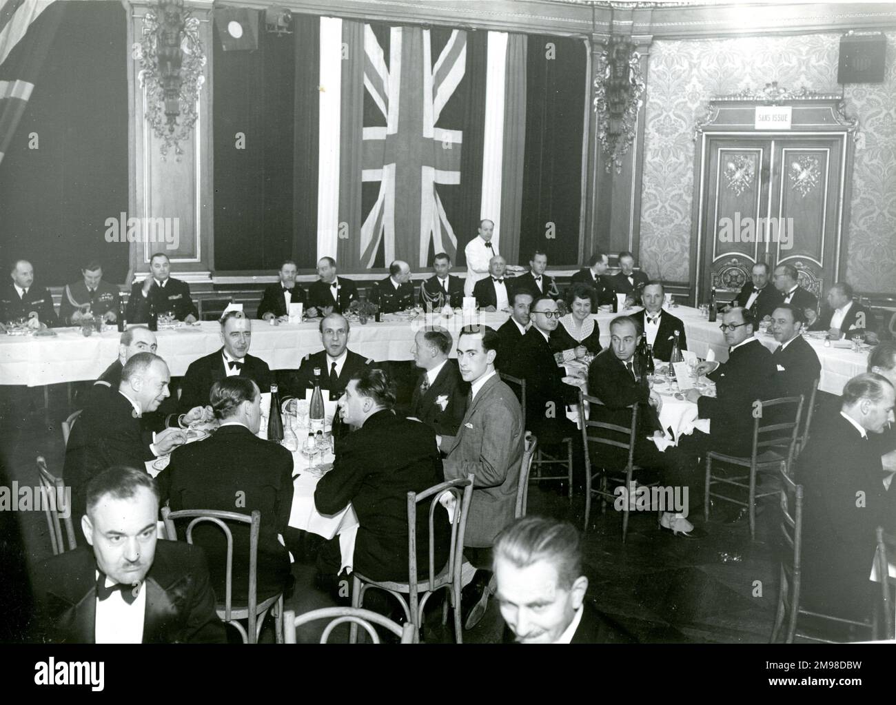 Guests at the first Louis Bl‚riot Lecture on 12 May 1948 in a lecture ...