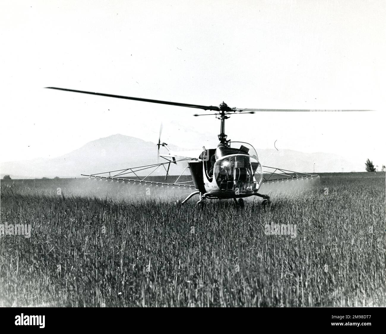 Bell Model 47B-3 crop duster Stock Photo - Alamy