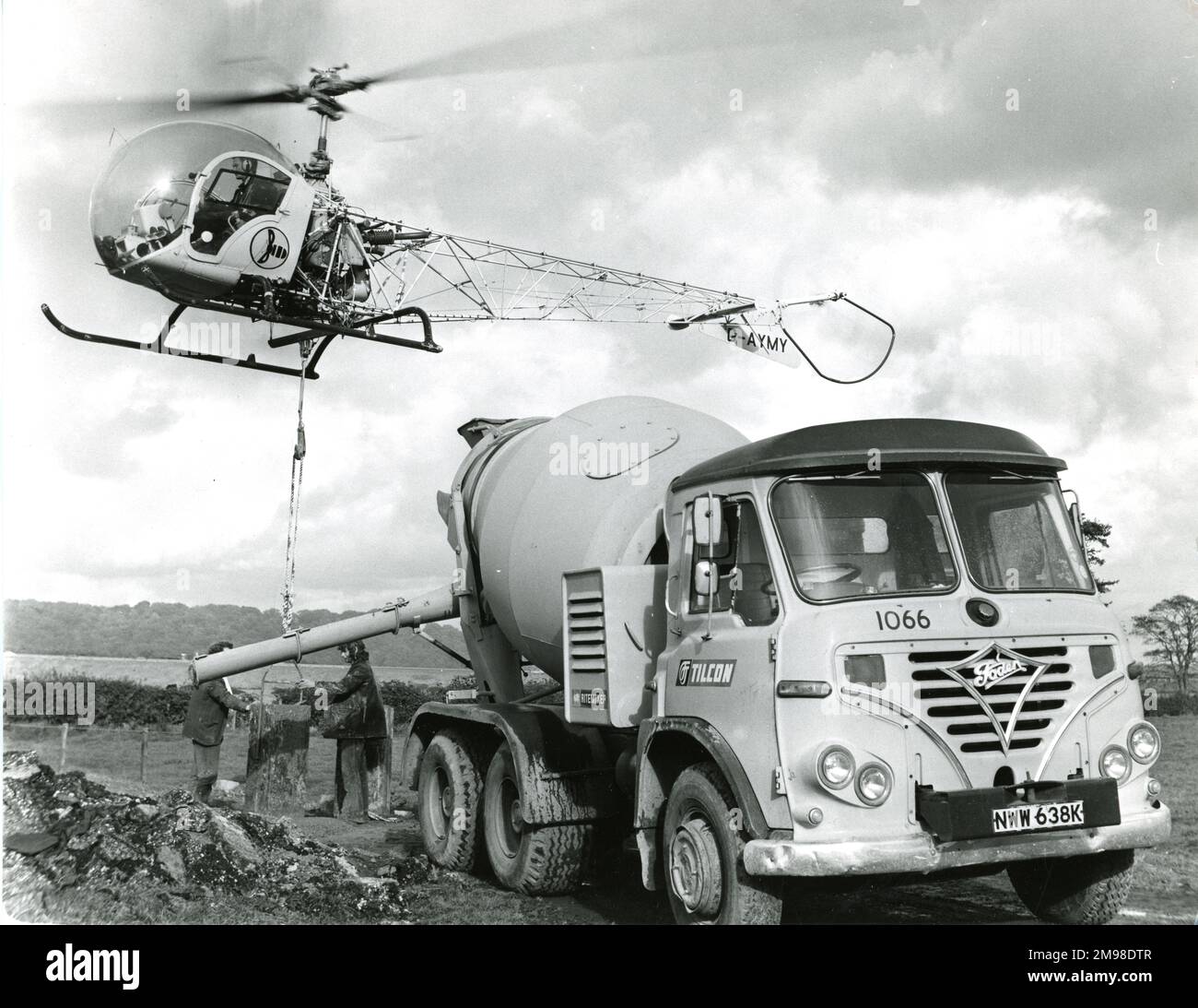 Bell Model 47G-5, G-AYMY Stock Photo - Alamy