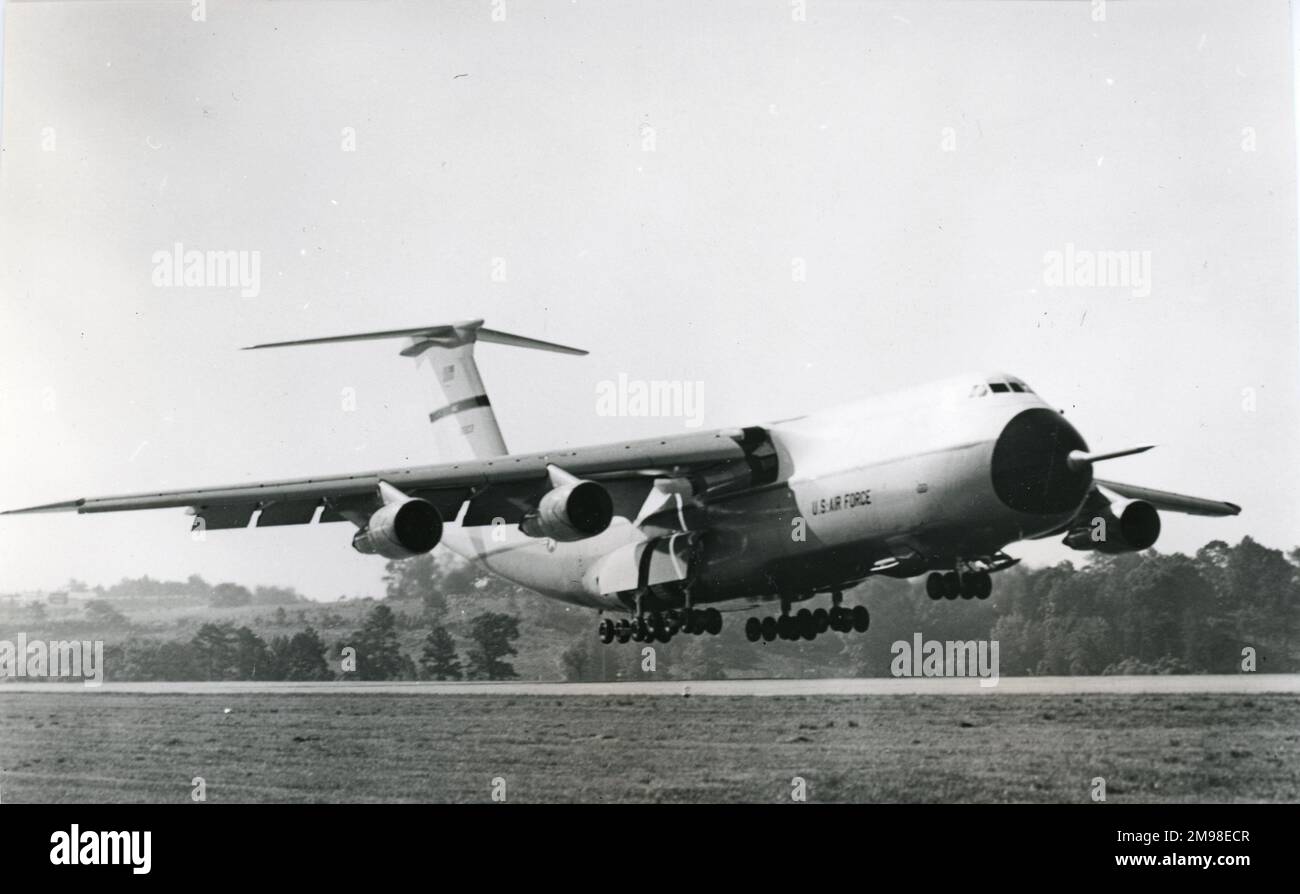 The first Lockheed C-5A Galaxy, 66-8303 Stock Photo - Alamy