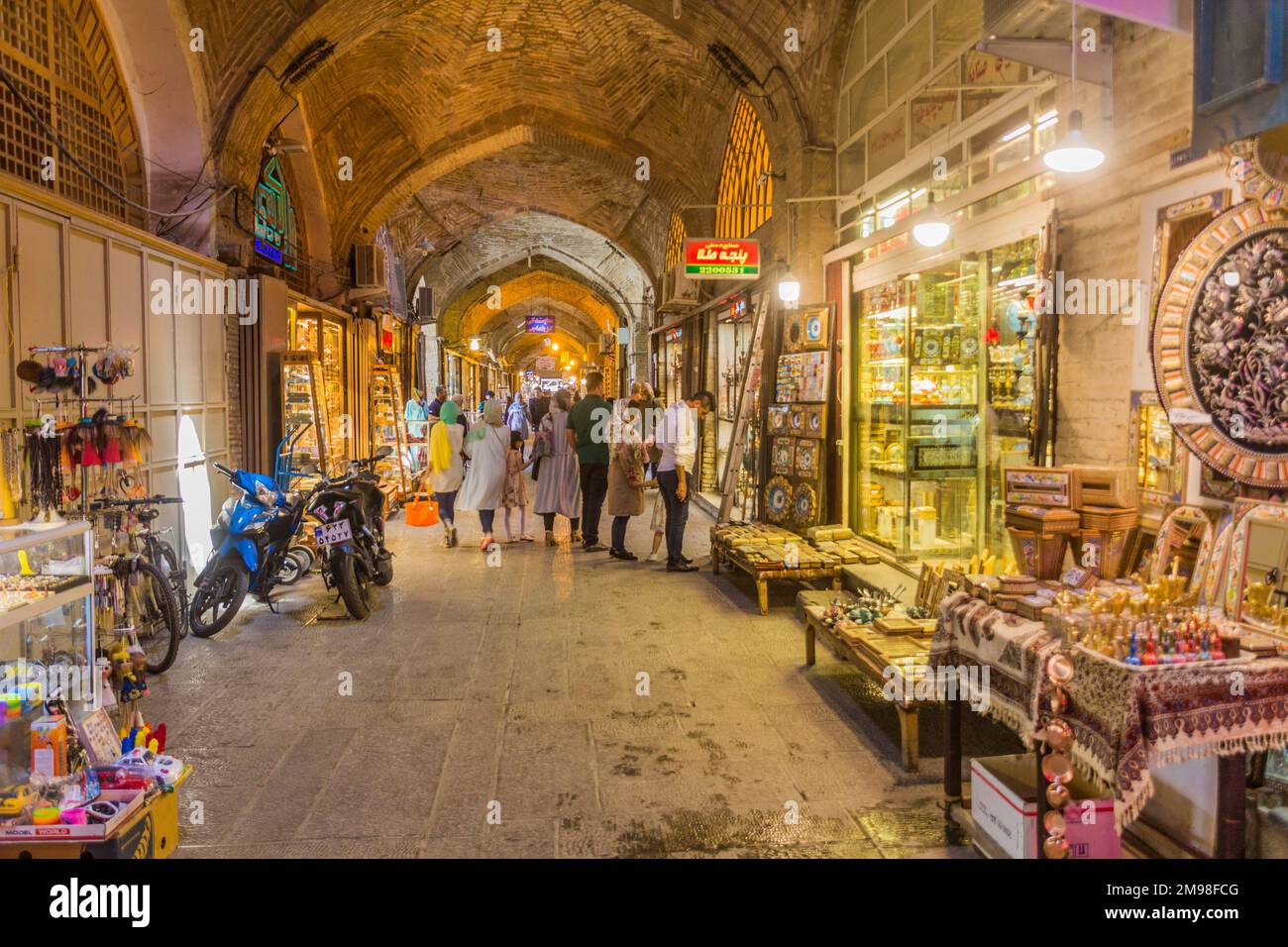 Esfahan street view hi-res stock photography and images - Alamy