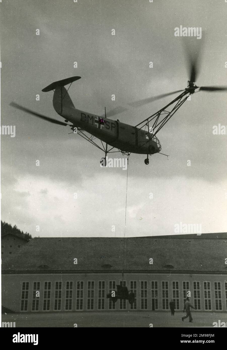 Focke Achgelis Fa223 Drache (Dragon) lifting ordnance Stock Photo - Alamy