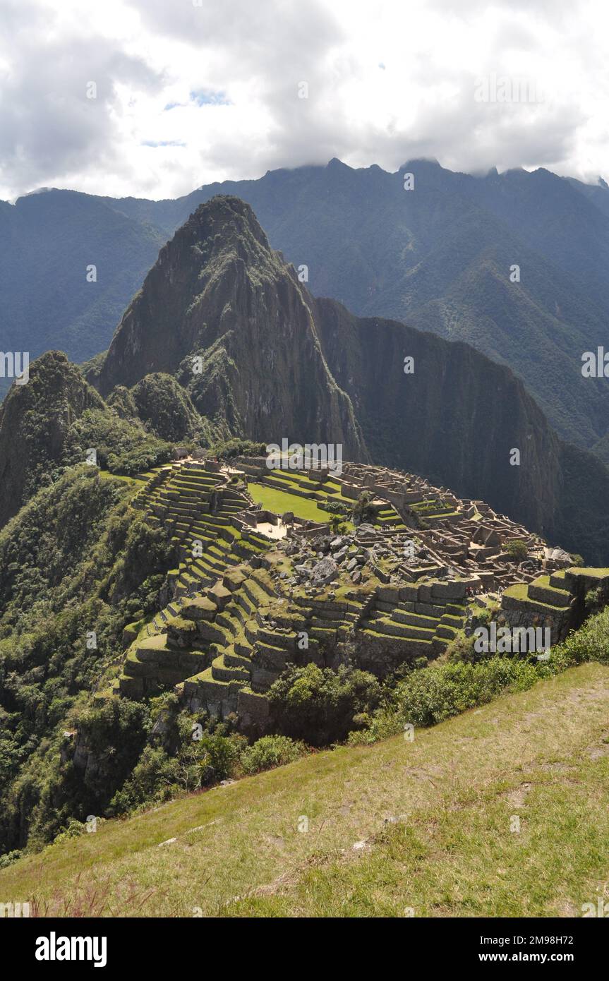 Stunning hilltop ruins of Machu Picchu, Peru Stock Photo - Alamy
