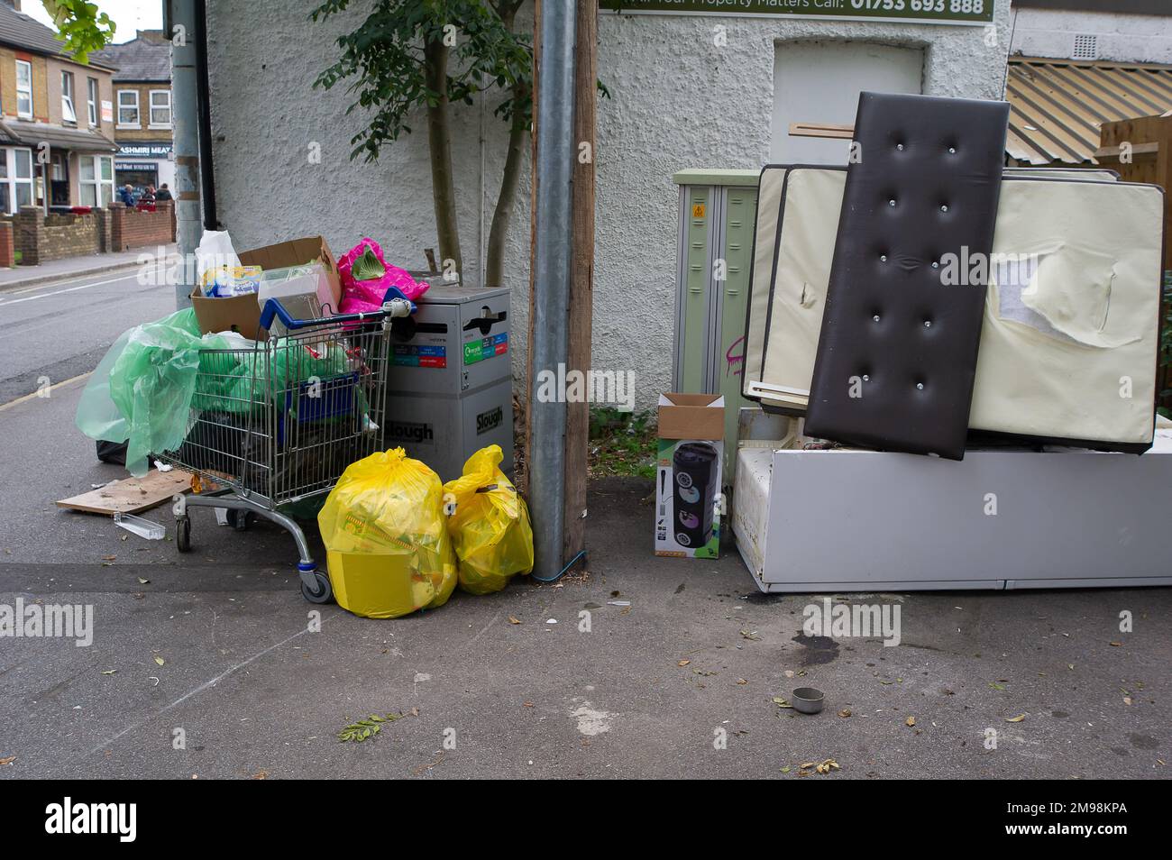 Slough, Berkshire, UK. 3rd October, 2022. Fly tipping in residential ...