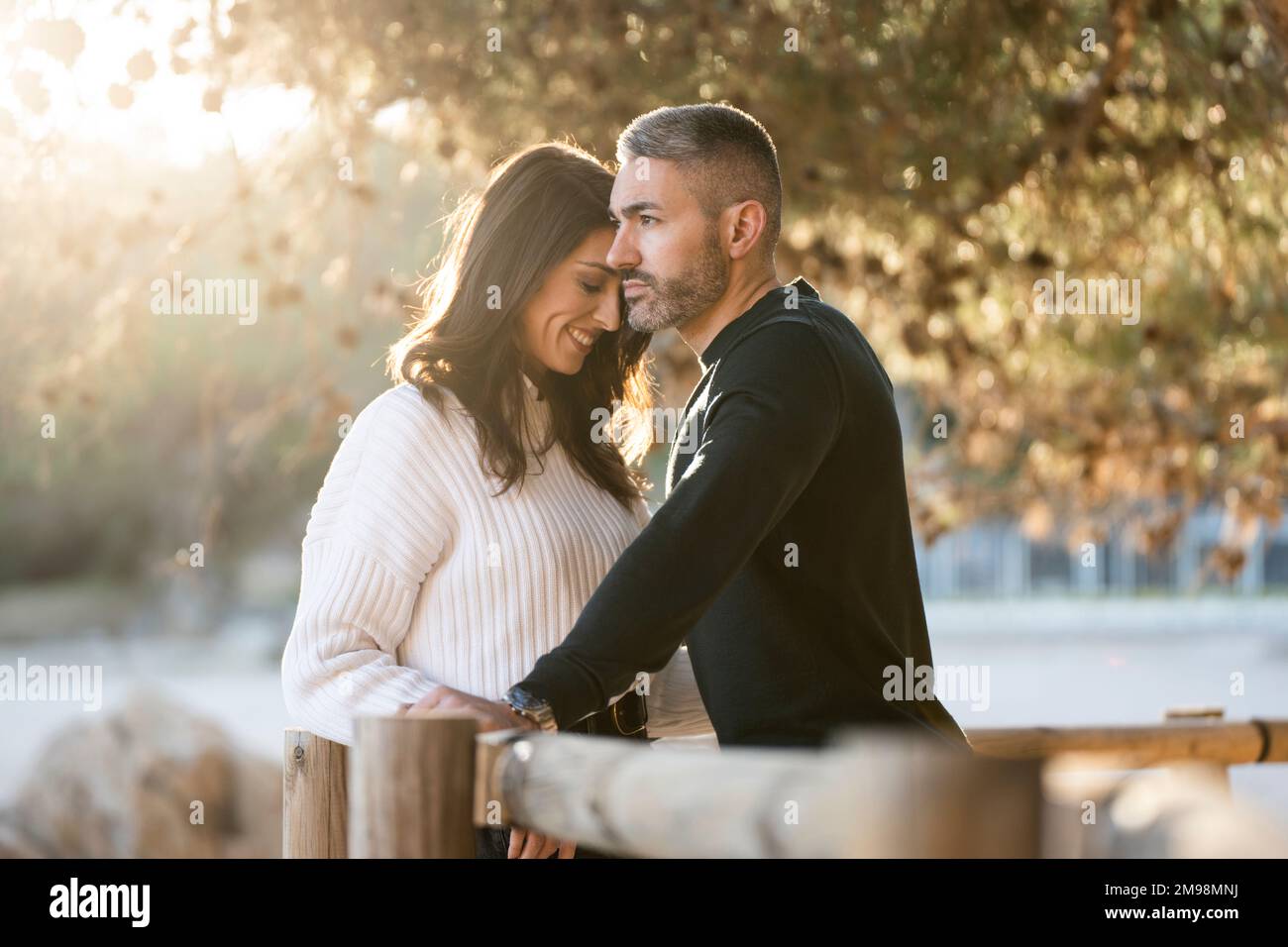 Couple in love sunset beach hi-res stock photography and images - Alamy