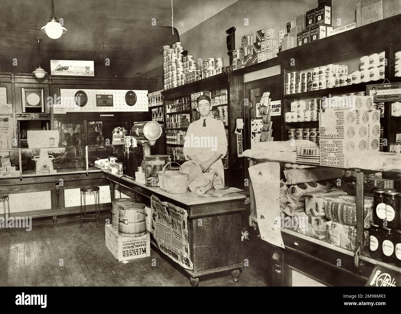 1920s shop interior hi-res stock photography and images - Alamy