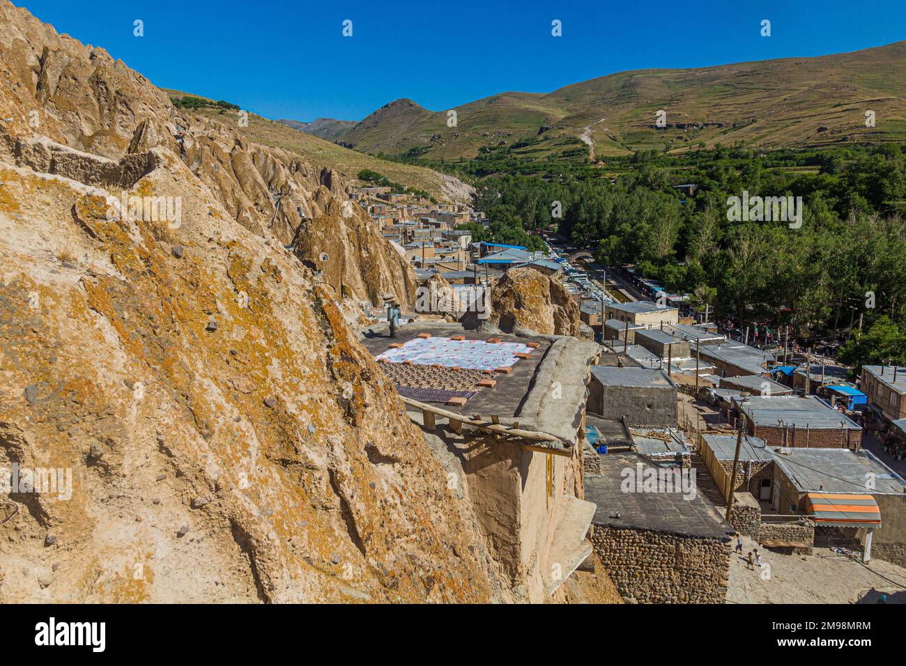 Cave cliff houses in Kandovan village, Iran Stock Photo - Alamy