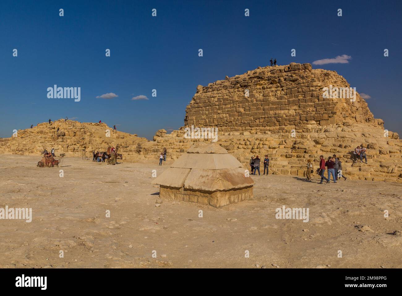 People at the pyramids hi-res stock photography and images - Alamy