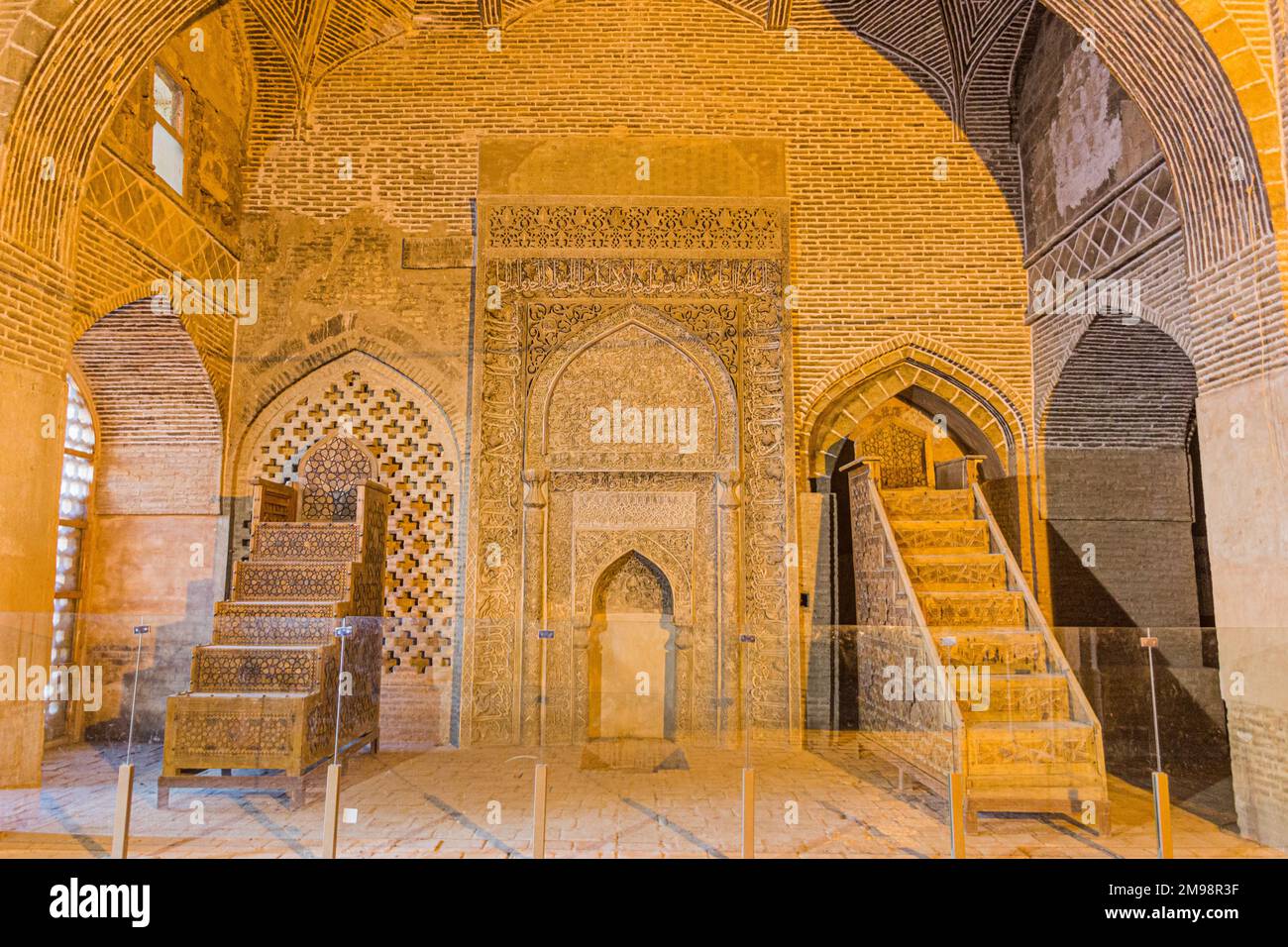 ISFAHAN, IRAN - JULY 9, 2019: Mihrab of the Jameh mosque in Isfahan ...