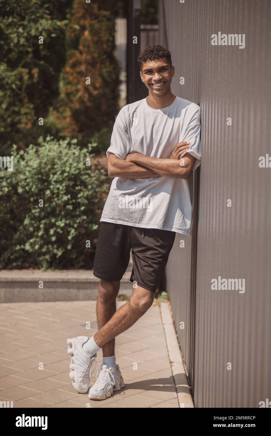 African american guy standing hi-res stock photography and images - Alamy