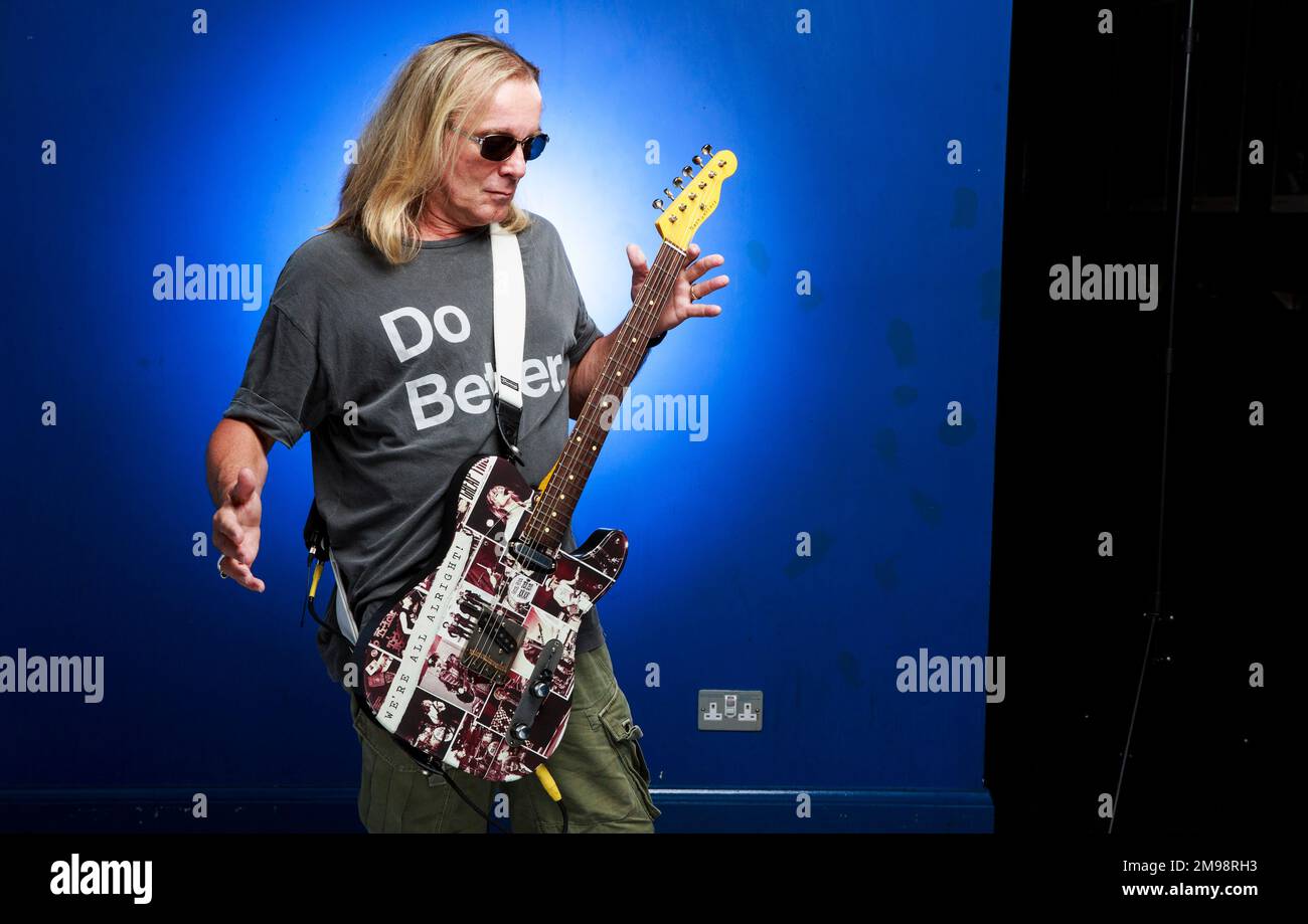 Rickenbacker robin zander hi-res stock photography and images - Alamy
