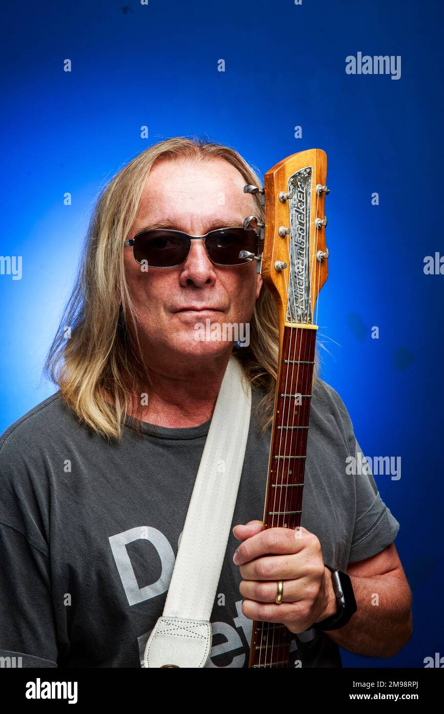 Robin zander rickenbacker hi-res stock photography and images - Alamy