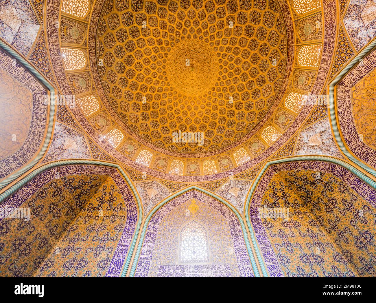 ISFAHAN, IRAN - JULY 10, 2019: Dome of Sheikh Lotfollah Mosque in ...