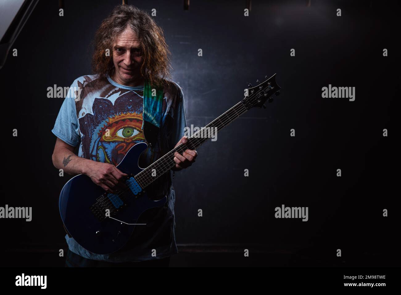 Edward wynne guitar hi-res stock photography and images - Alamy