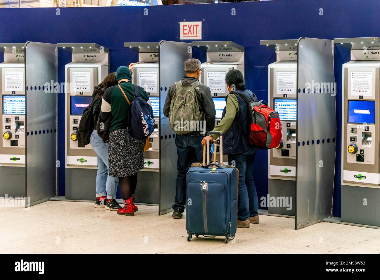 Automatic ticket machine england hi-res stock photography and images ...